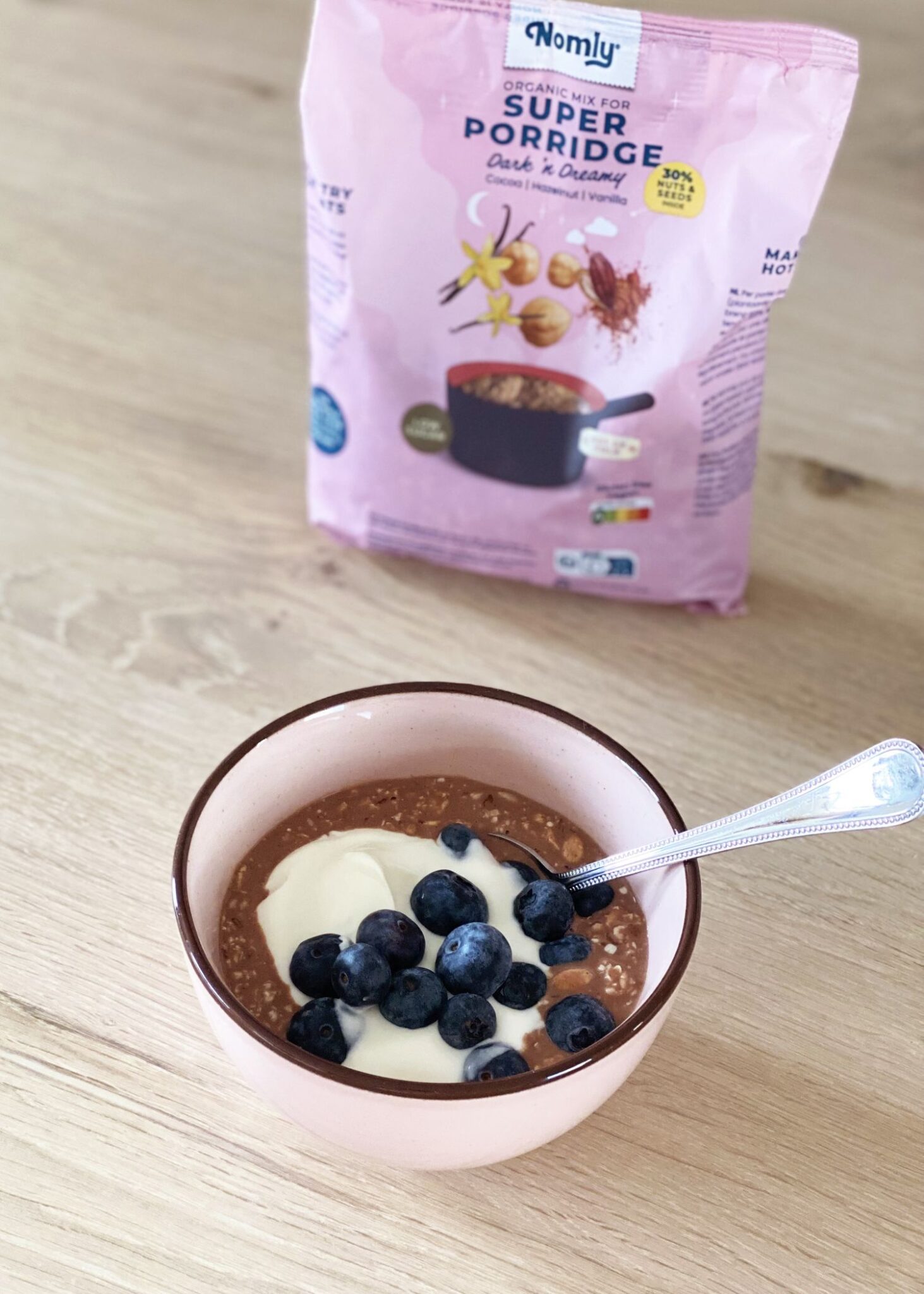 Choco overnight oats met kwark en blauwe bessen - Nomly Havermout